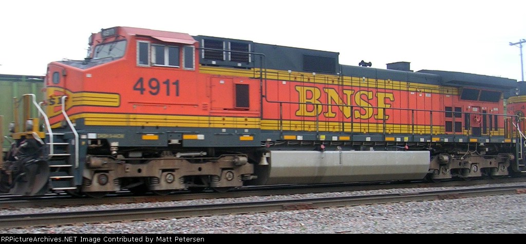 BNSF 4911
